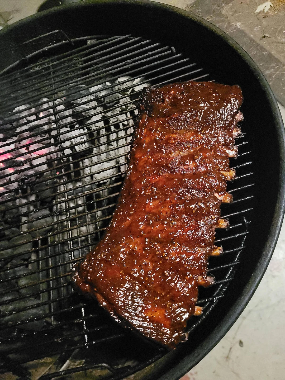 Spare ribs, weber kettle | Scrolller