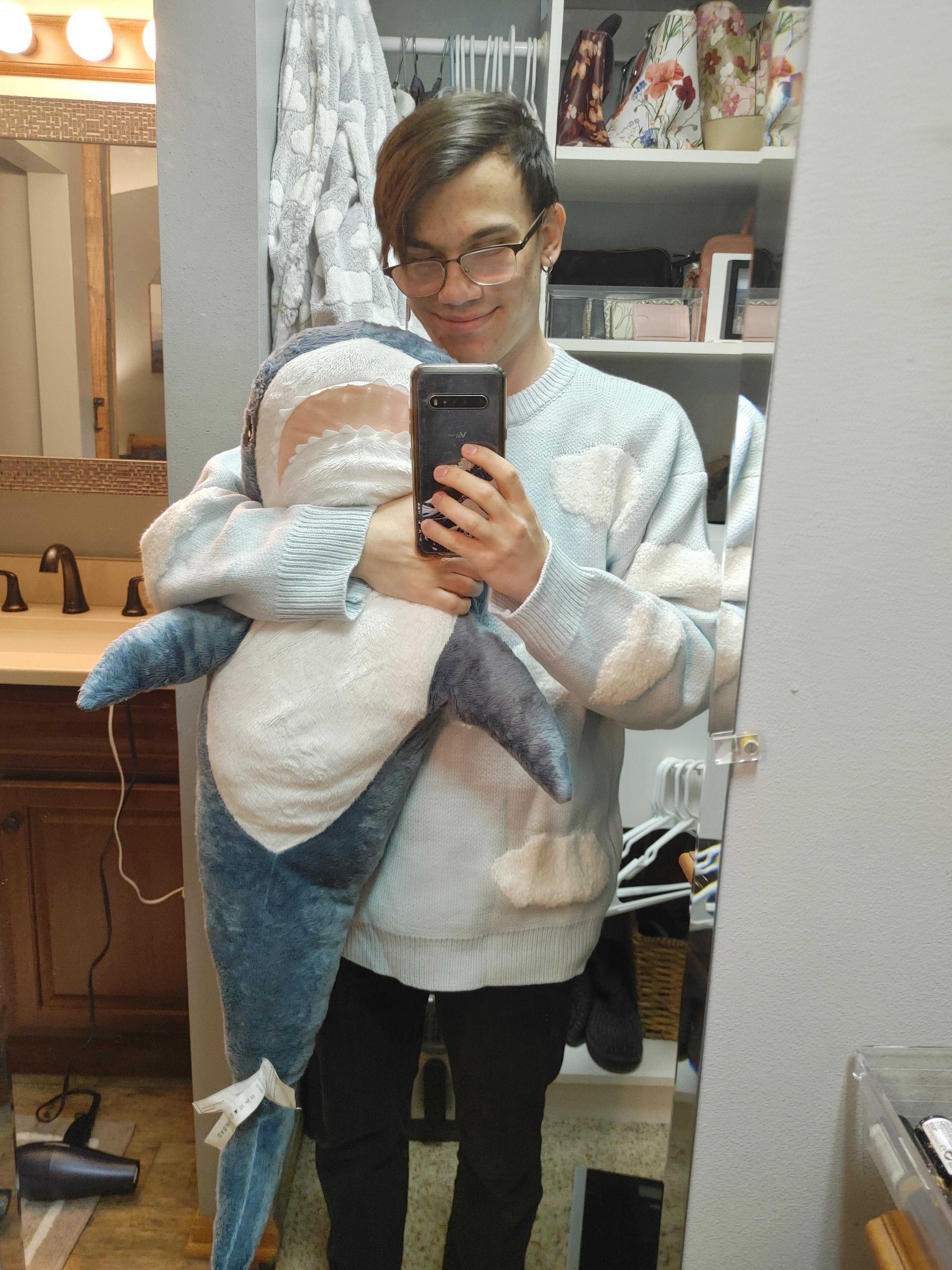 My new cuddle buddy | Scrolller