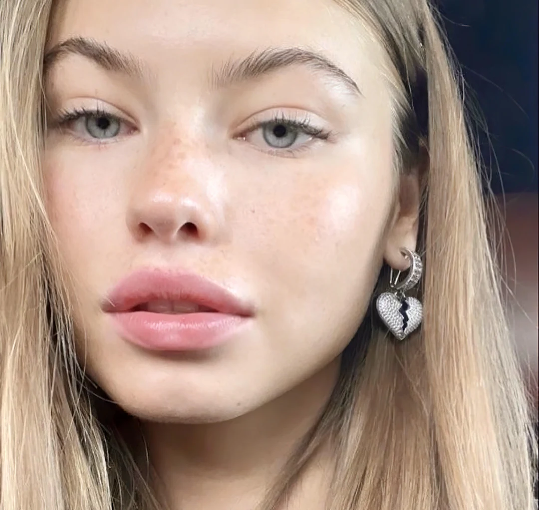 Katya “Kate” Li | Scrolller