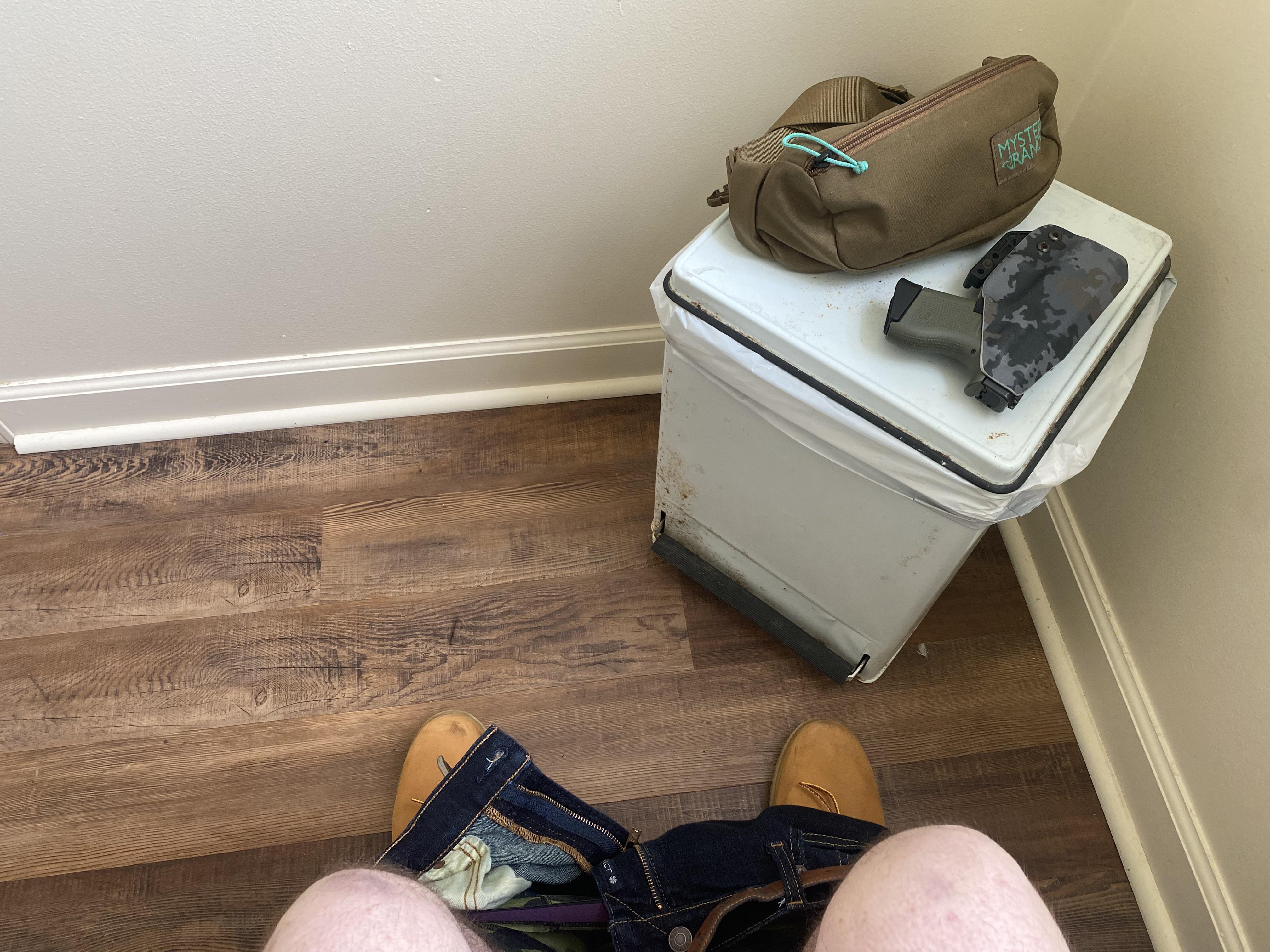 Everybody poops | Scrolller