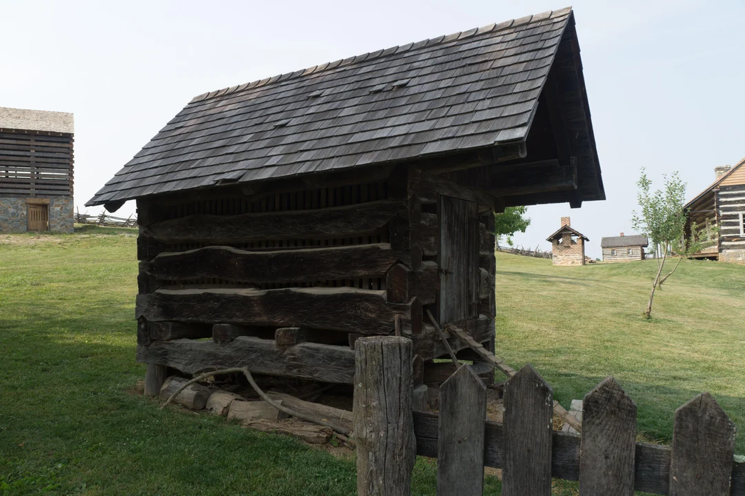 How about this cozy log cabin chicken coop! | Scrolller
