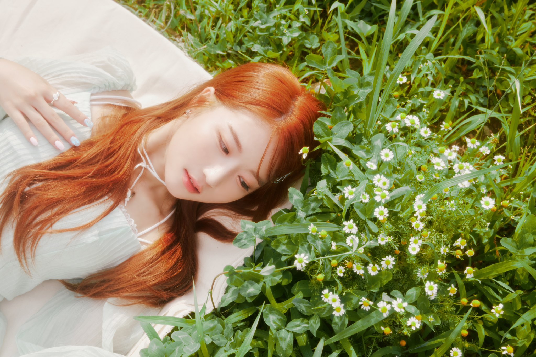 SATURDAY - 6th Single Album: Find Summer (Concept Photo - Minseo) | Scrolller