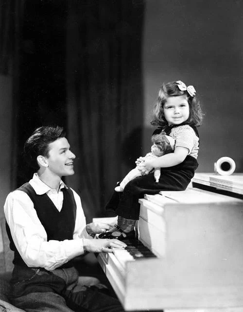 Frank and Nancy Sinatra, 1940s | Scrolller