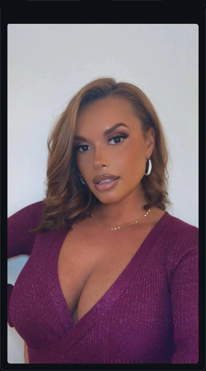 Joy Taylor | Scrolller