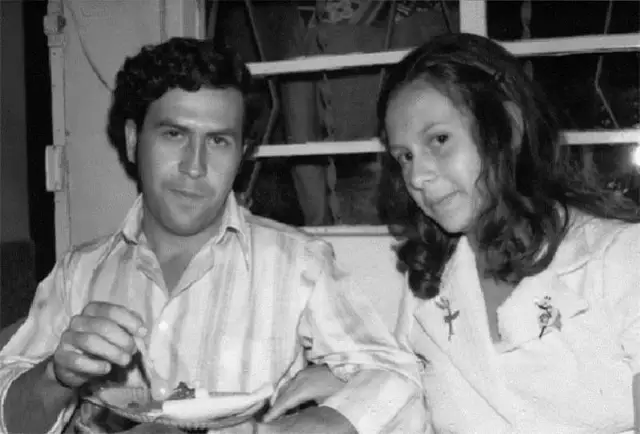 Pablo Escobar's rare photo with his then-girlfriend, future wife, Maria Victoria. Pablo was 24 ...