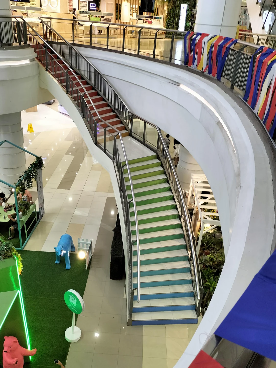 Gay stairs in a mall | Scrolller