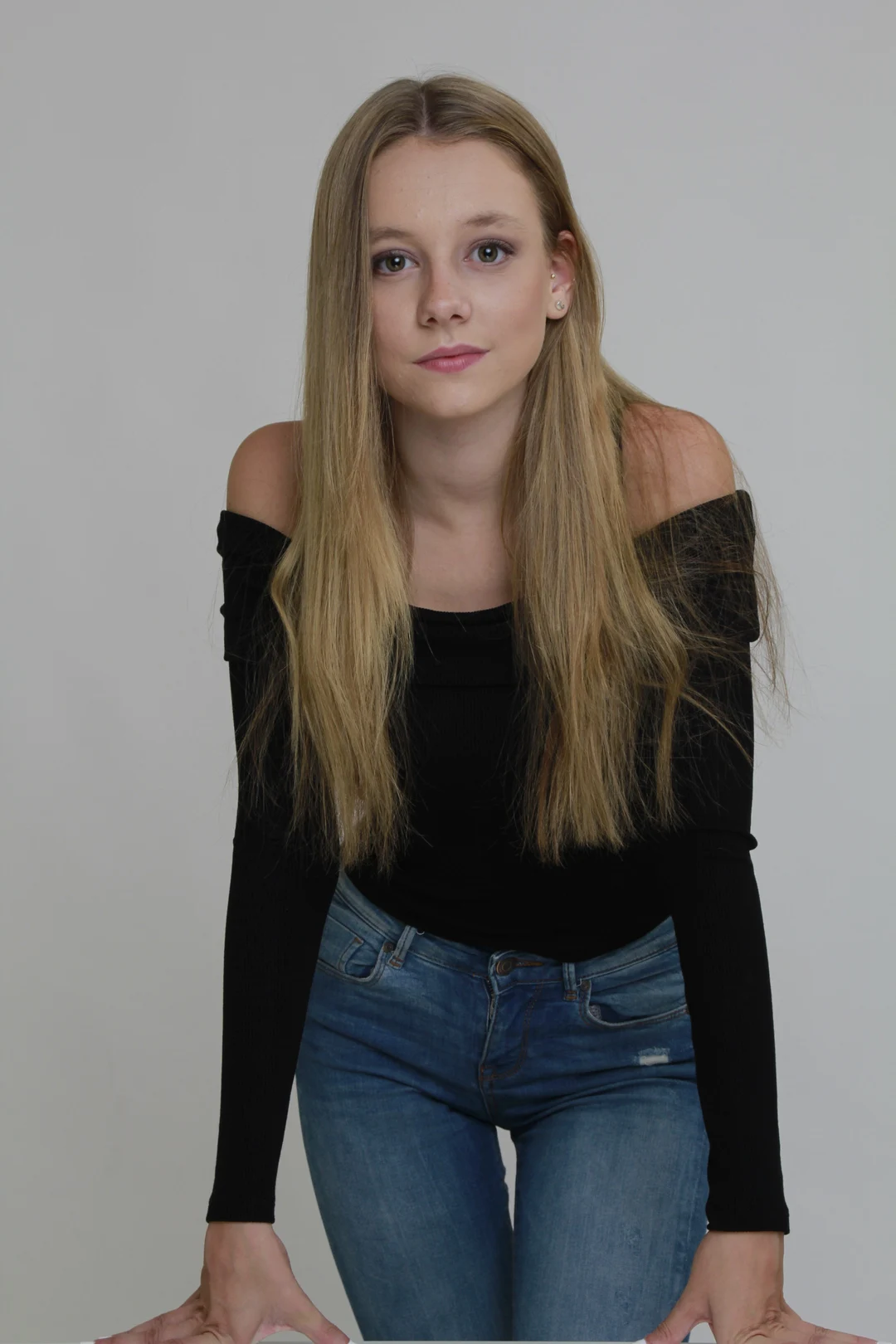 Ester Exposito | Scrolller