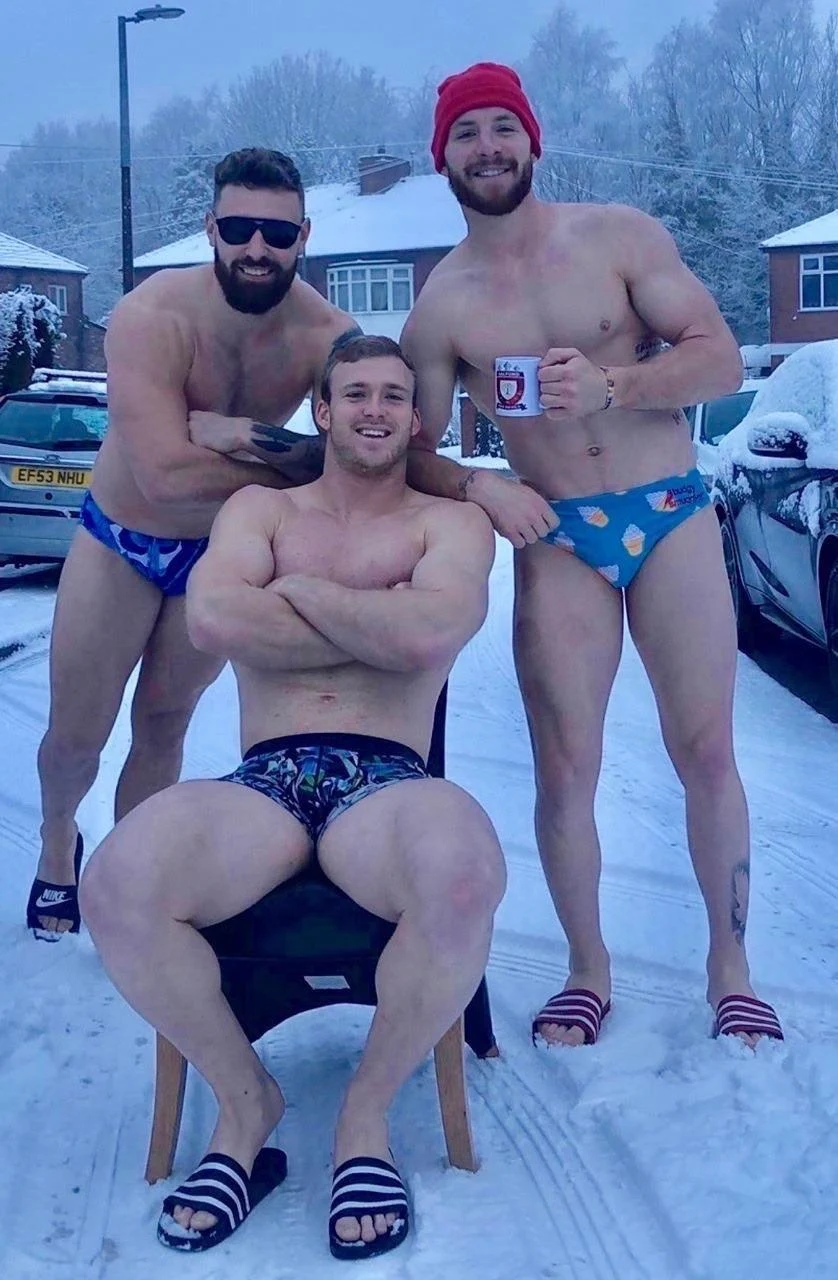 Warming it up out outside | Scrolller