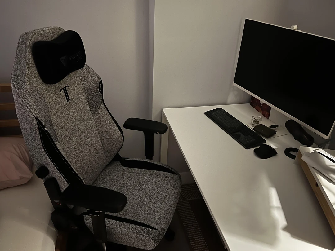 All work and No Play makes setups dull! Upgraded my setup with #secretlab | Scrolller