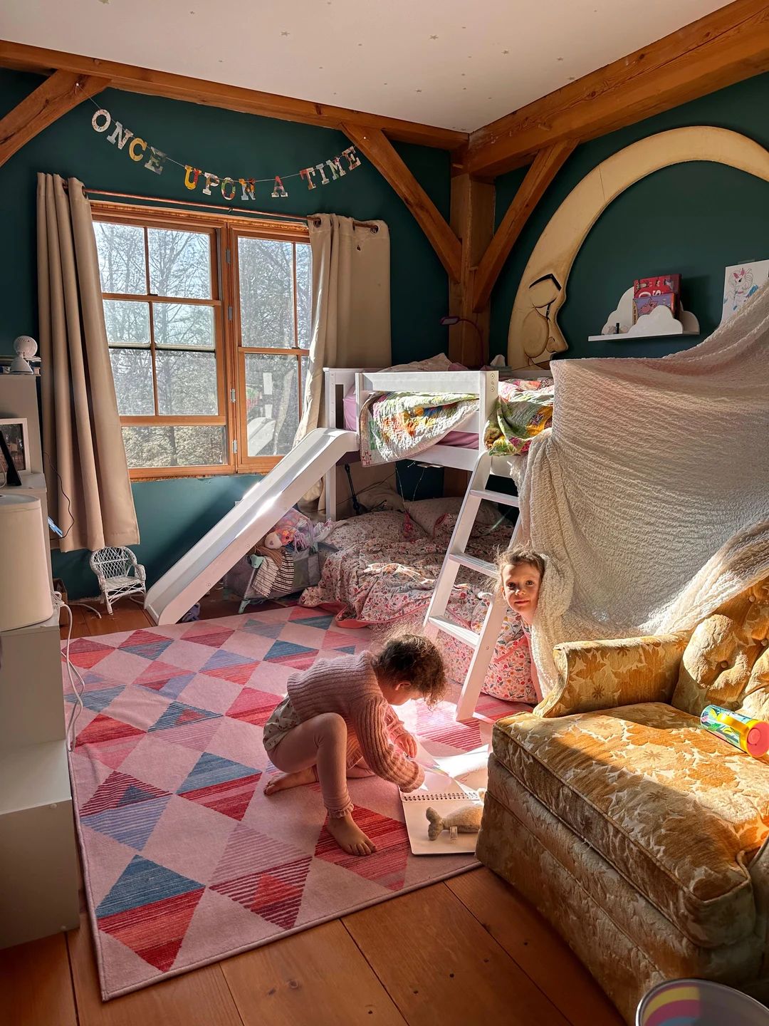 My Daughters Room Scrolller