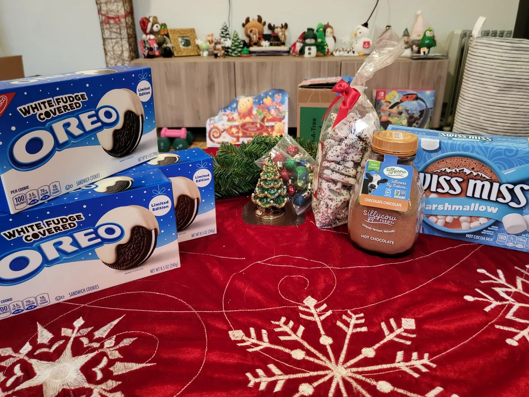 Tree decorating date night at our home away from home! (1ft and 3ft 'travel'/cat safe trees to ...