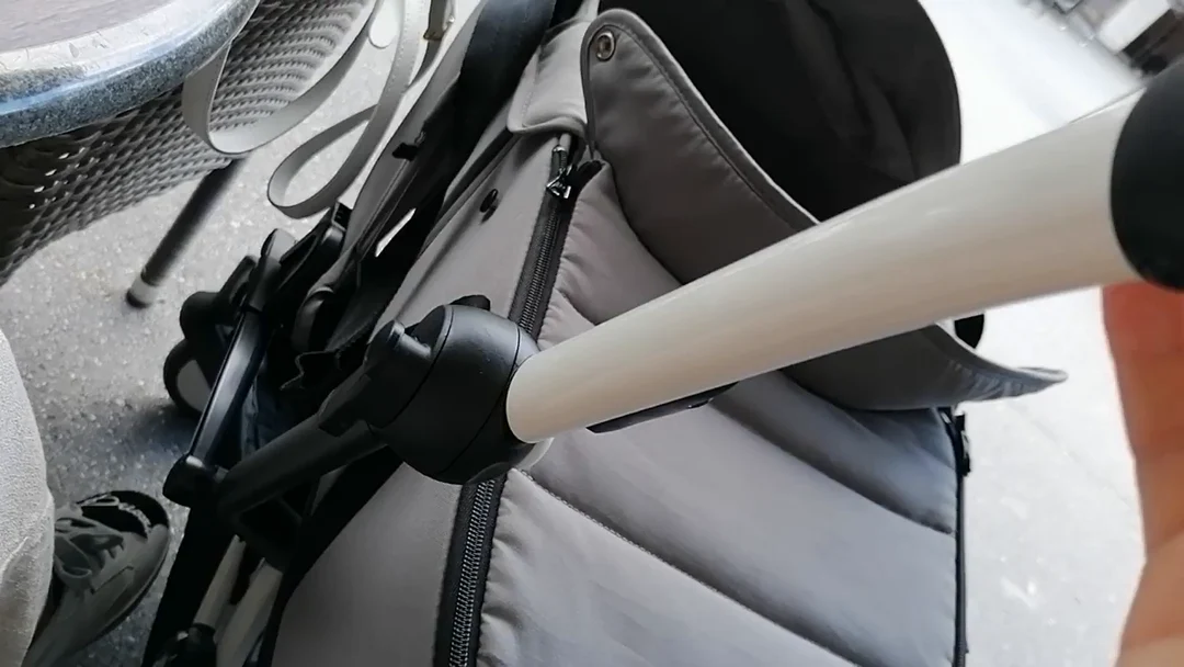 babyzen yoyo2 - wobbly steering wheel, is it normal? | Scrolller