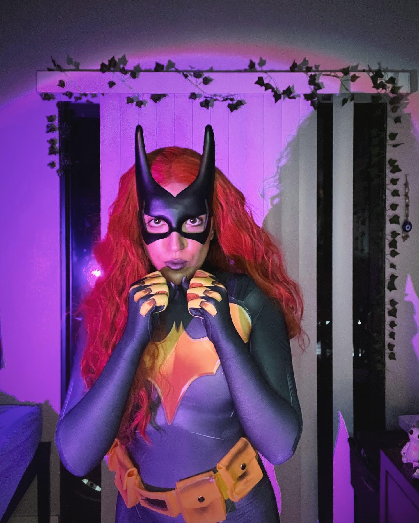 Batgirl Cosplay 🦇 | Scrolller