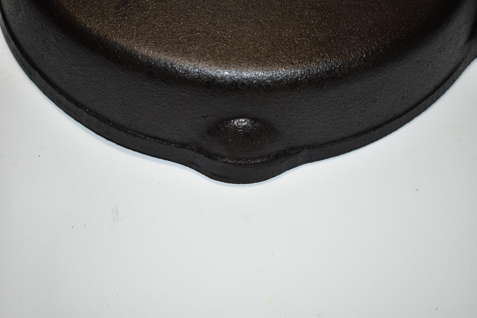 Need help identifying this unmarked cast iron | Scrolller