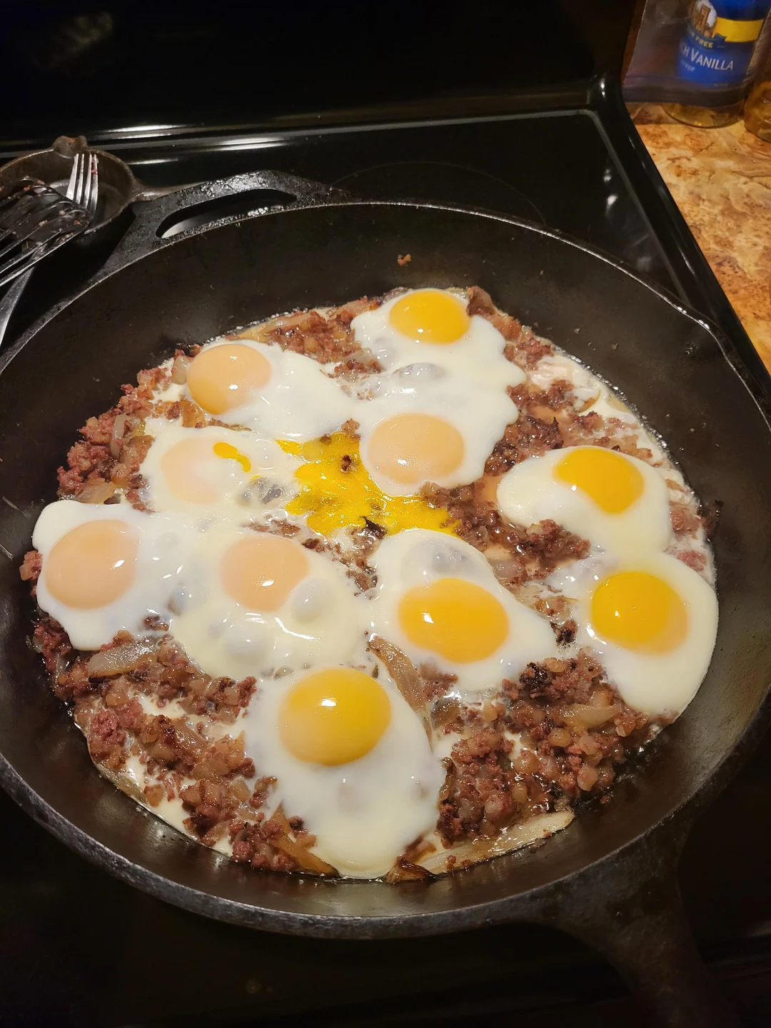corned beef hash and eggs | Scrolller