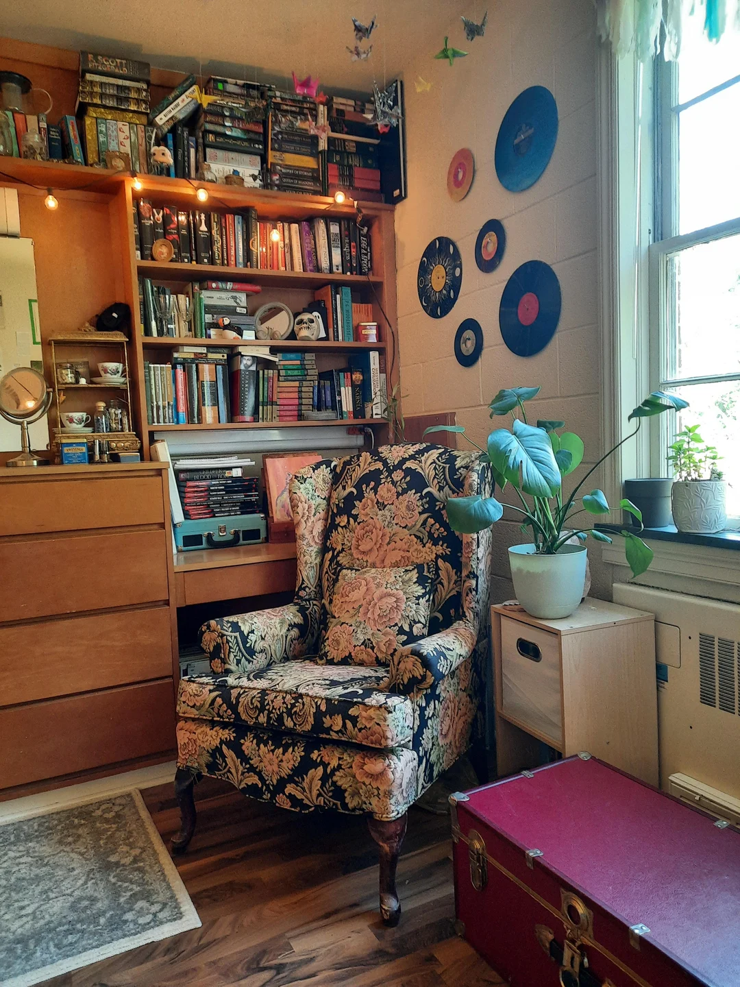 my dorm room reading corner | Scrolller