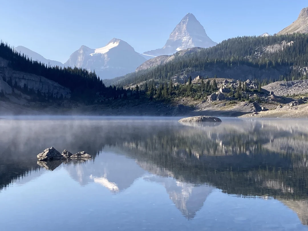 Early morning reflections at Og Lake, Mt Assiniboine Provincial Park, Canada [OC] [4032x3024 ...