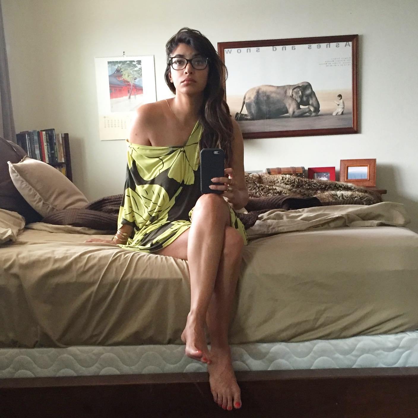 Hannah SImone | Scrolller