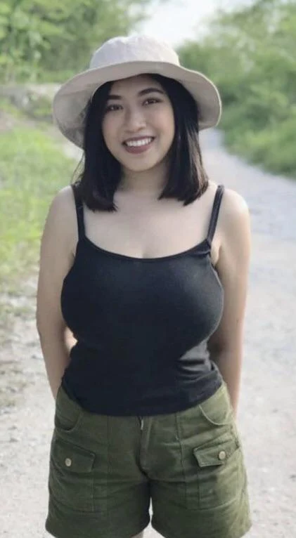 Busty Asian | Scrolller