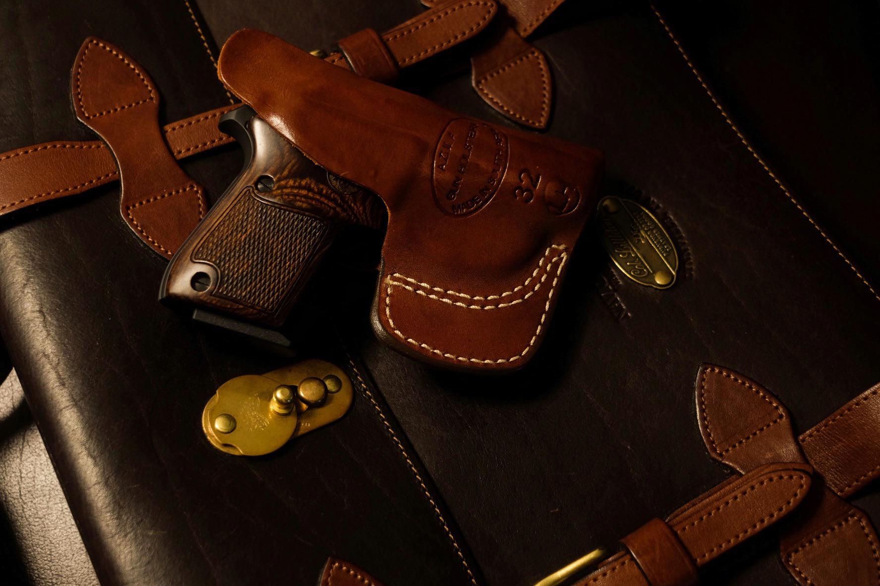 Azula makes a great little holster! | Scrolller