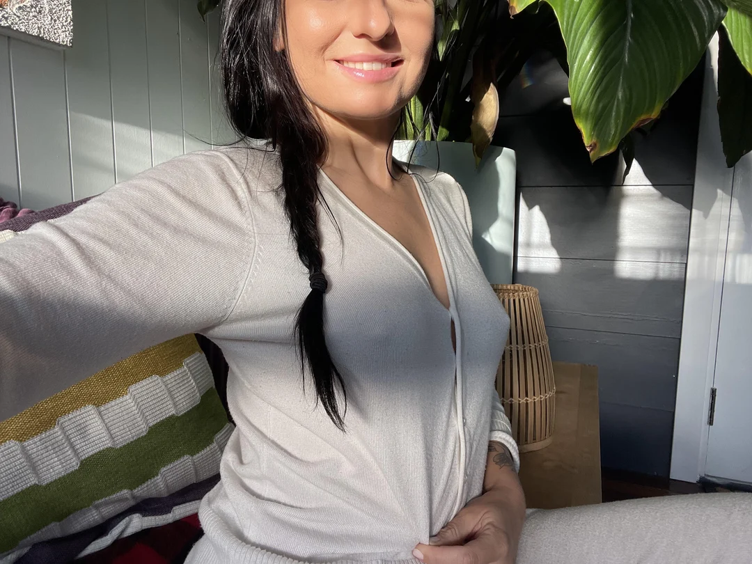 Smiley and braless ☺️ | Scrolller