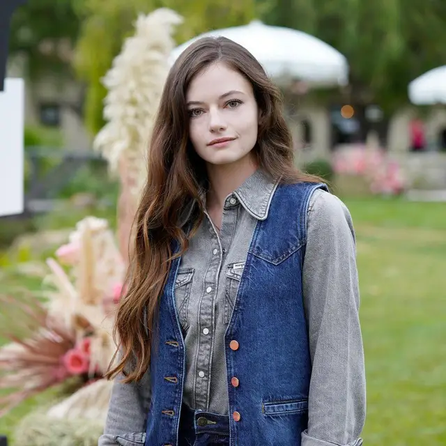 Mackenzie Foy Scrolller
