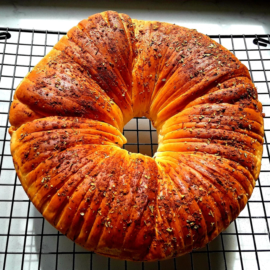 Wool bread, stuffed with mozzarella and tomato | Scrolller