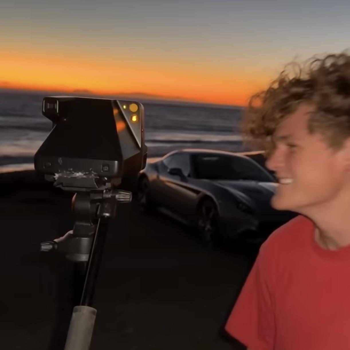 Polaroid with self-timer? | Scrolller