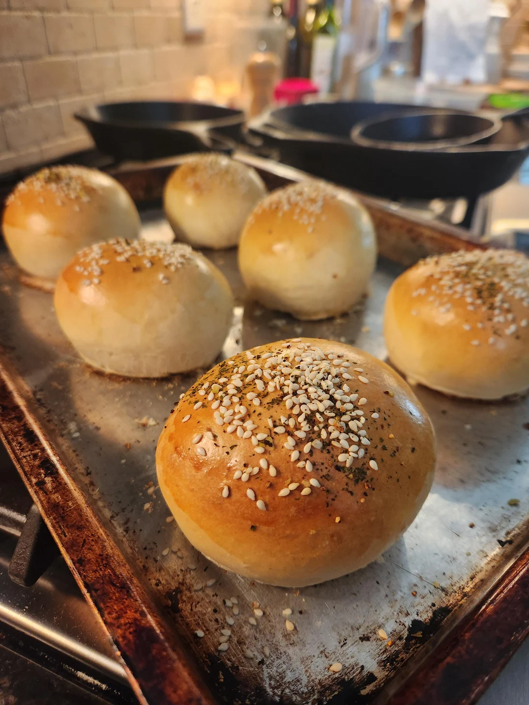 Why do my hamburger buns always turn out super round? | Scrolller