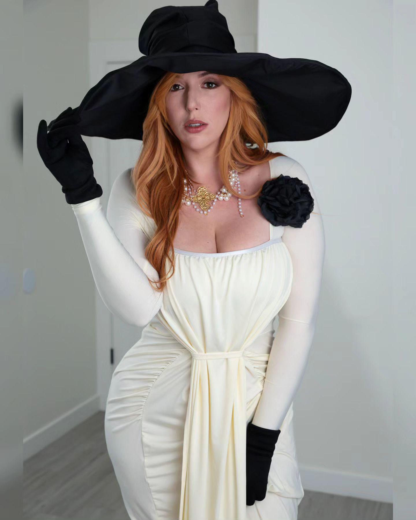 Lauren Phillips | Scrolller