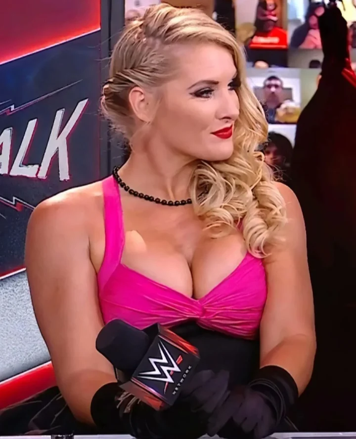 Lacey evans Jugs 🤤 | Scrolller