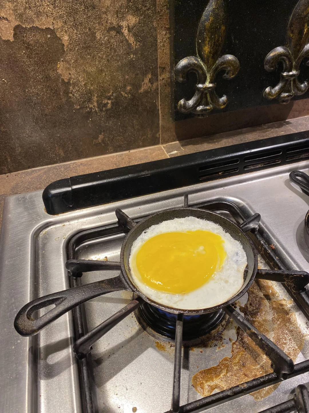 1 egg skillet. | Scrolller