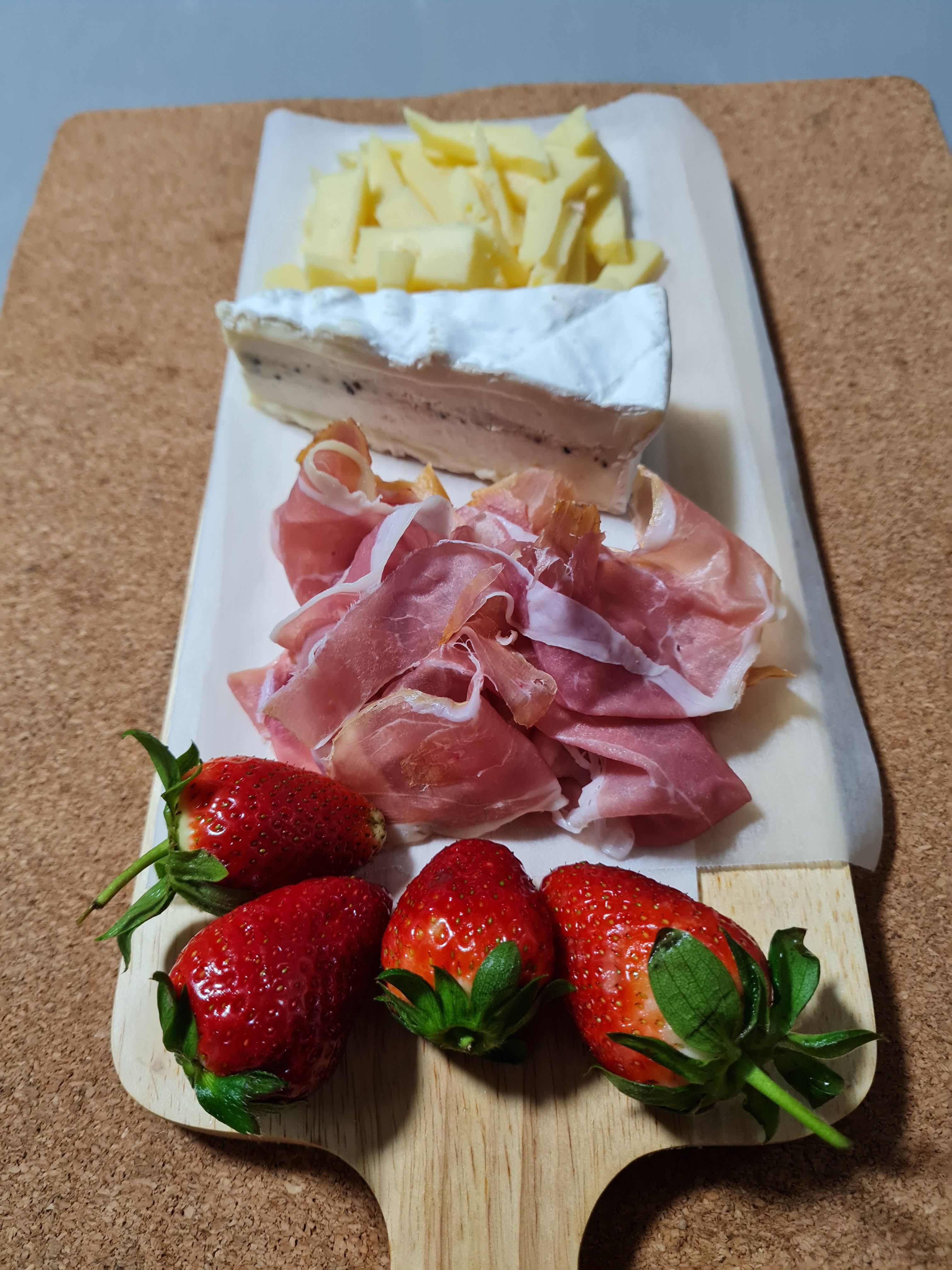 [I ate] Cheese platter | Scrolller