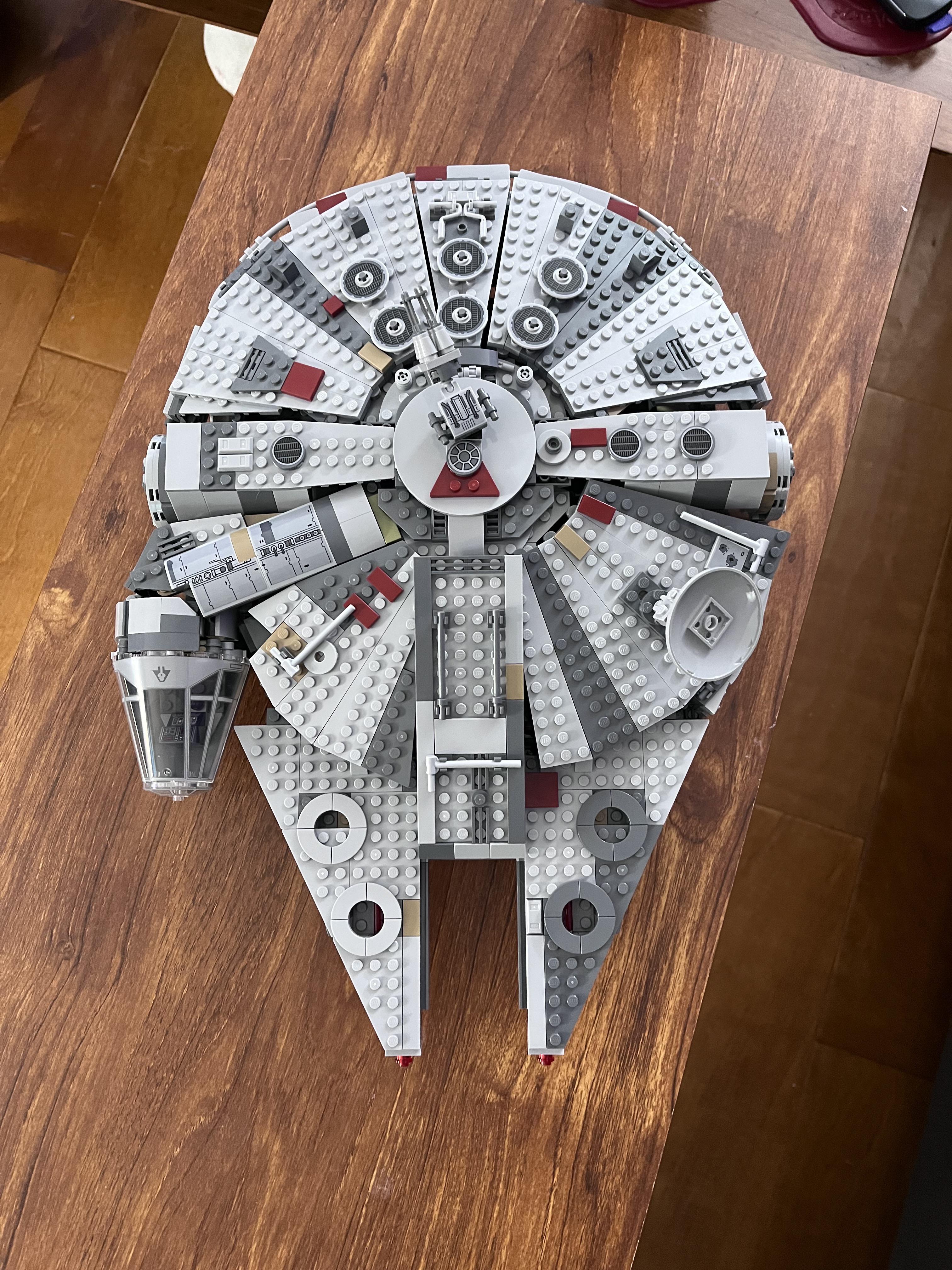 Millennium Falcon | Scrolller