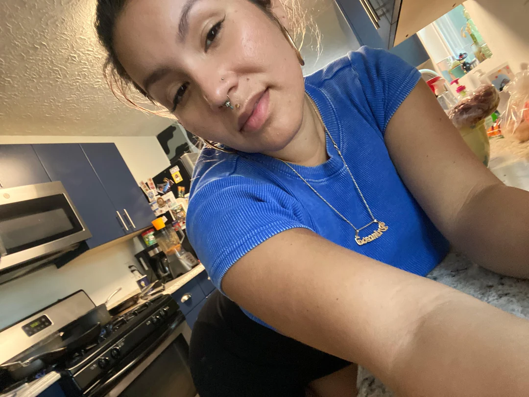 Que te sirvo papi? | Scrolller