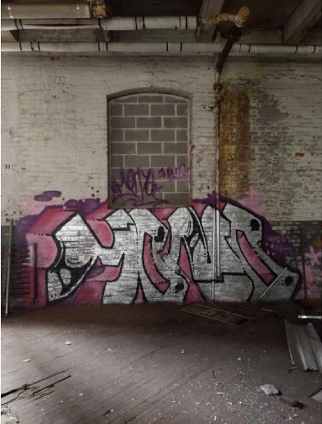 Mono chrome | Scrolller