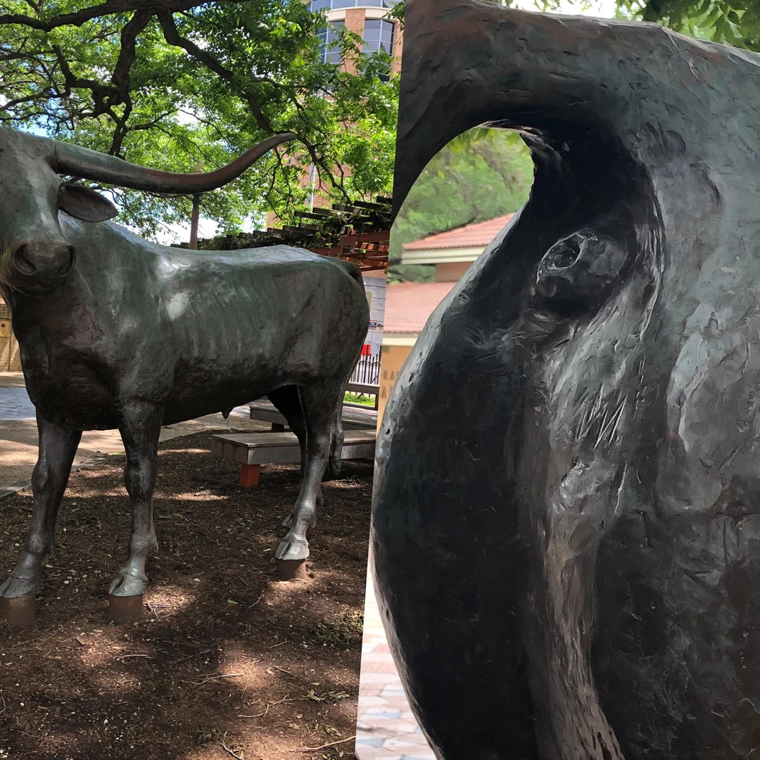 This statues extremely detailed pooper | Scrolller