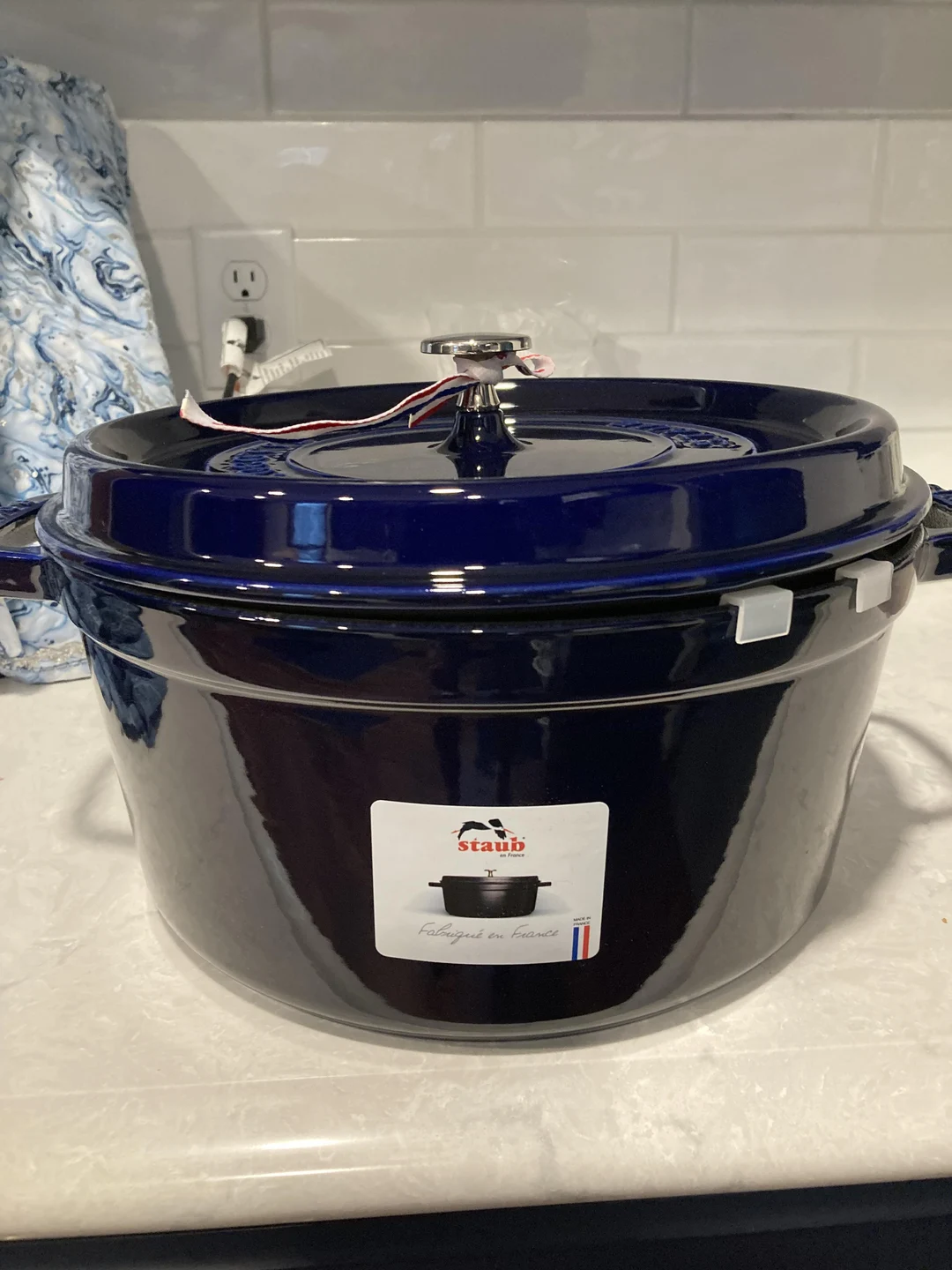 New dutch oven - first enameled piece of cast iron - 7 qt/6.7 L | Scrolller