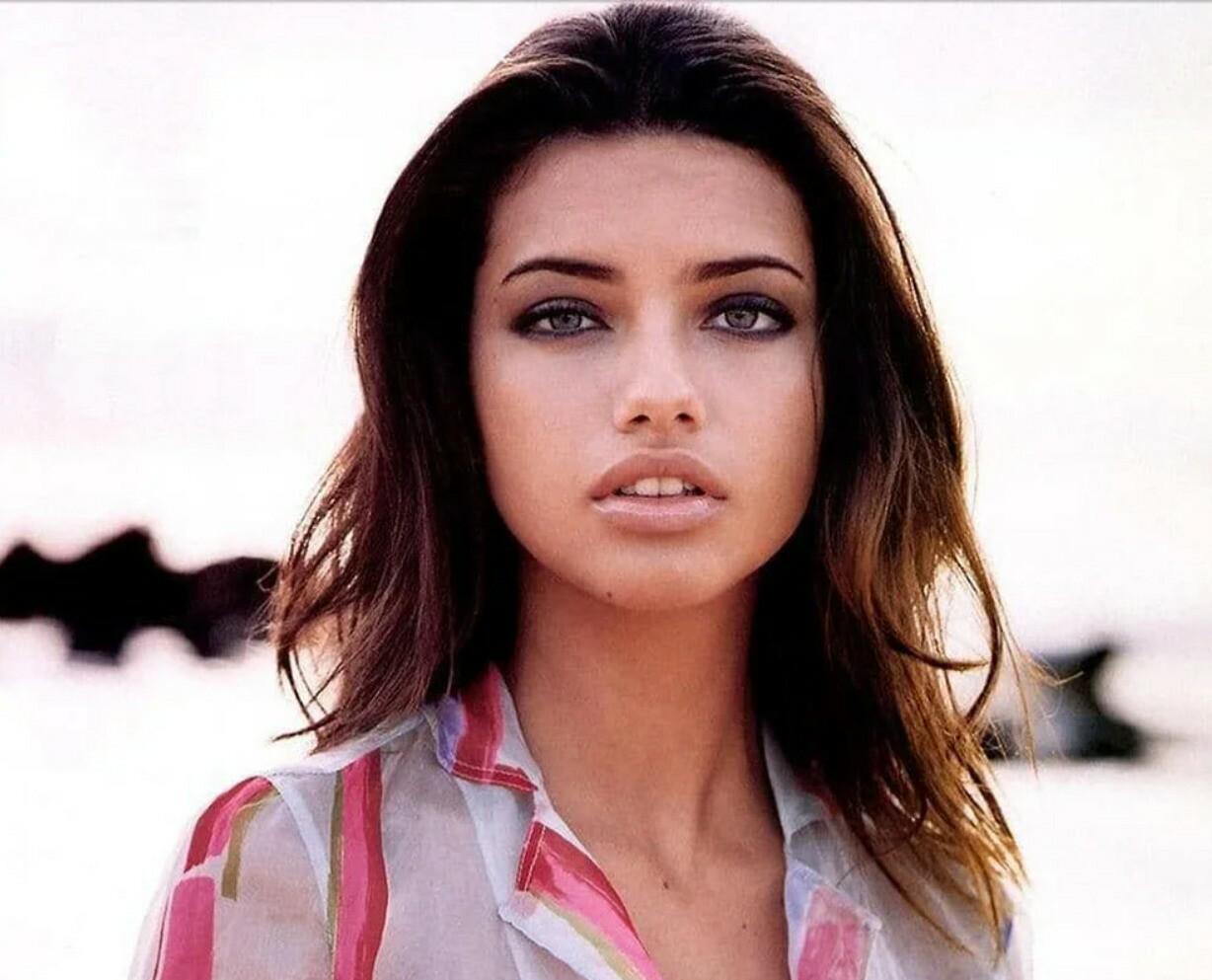 Adriana Lima | Scrolller