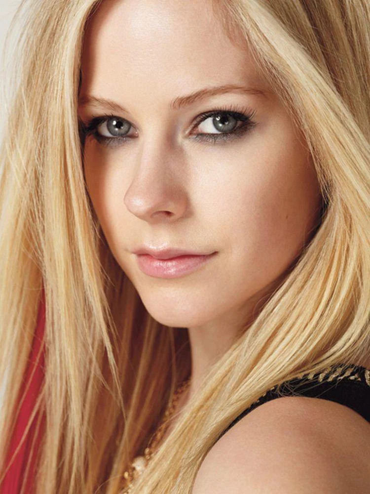 Avril Lavigne | Scrolller