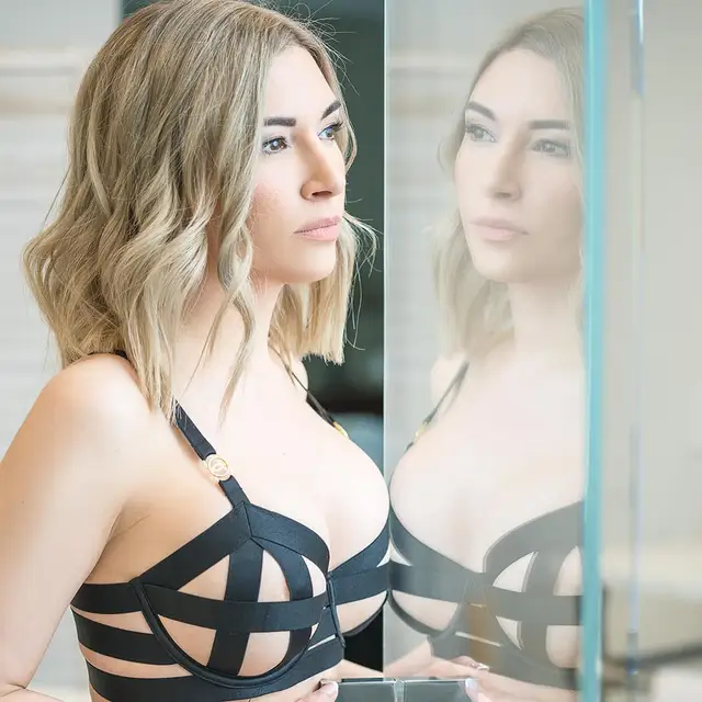 alinity (CHECK C0MMENTS) | Scrolller