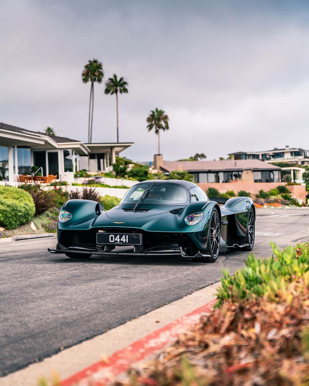 Aston Martin Valkyrie [1080x1350] | Scrolller