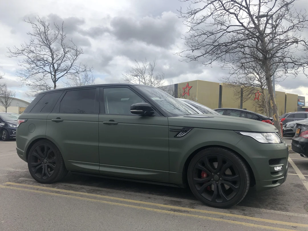 Range Rover Vogue [4032x3024] | Scrolller