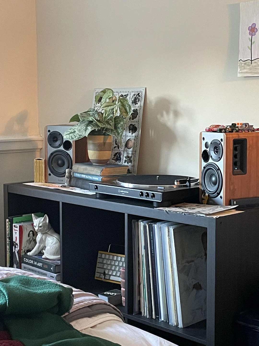 My turntable setup at the foot of my bed :) | Scrolller