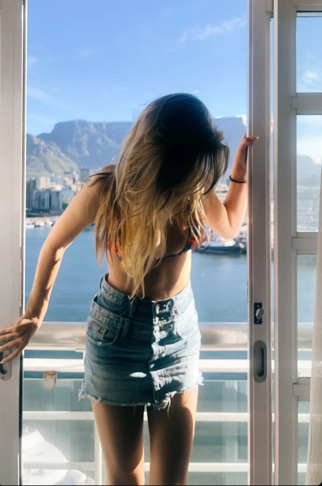 Roxy Dekker | Scrolller