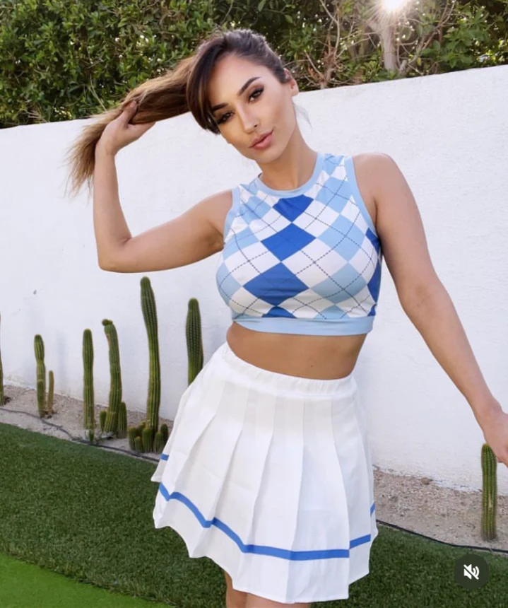 Reena Sky | Scrolller