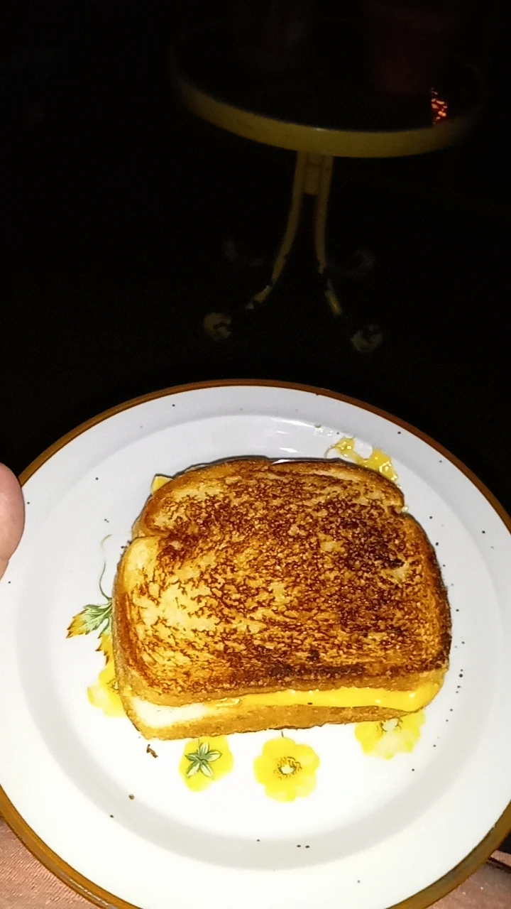 simple grilled cheese | Scrolller