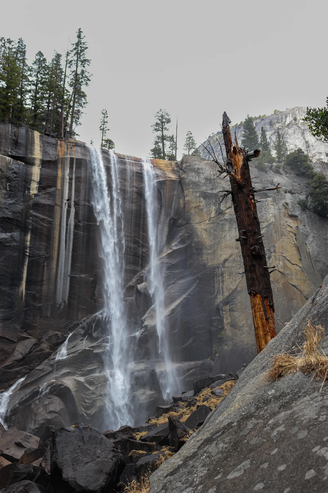 Flashback to 2020 when the water hardly flowed at Vernal Falls, Yosemite [4000 x 6000] [OC ...