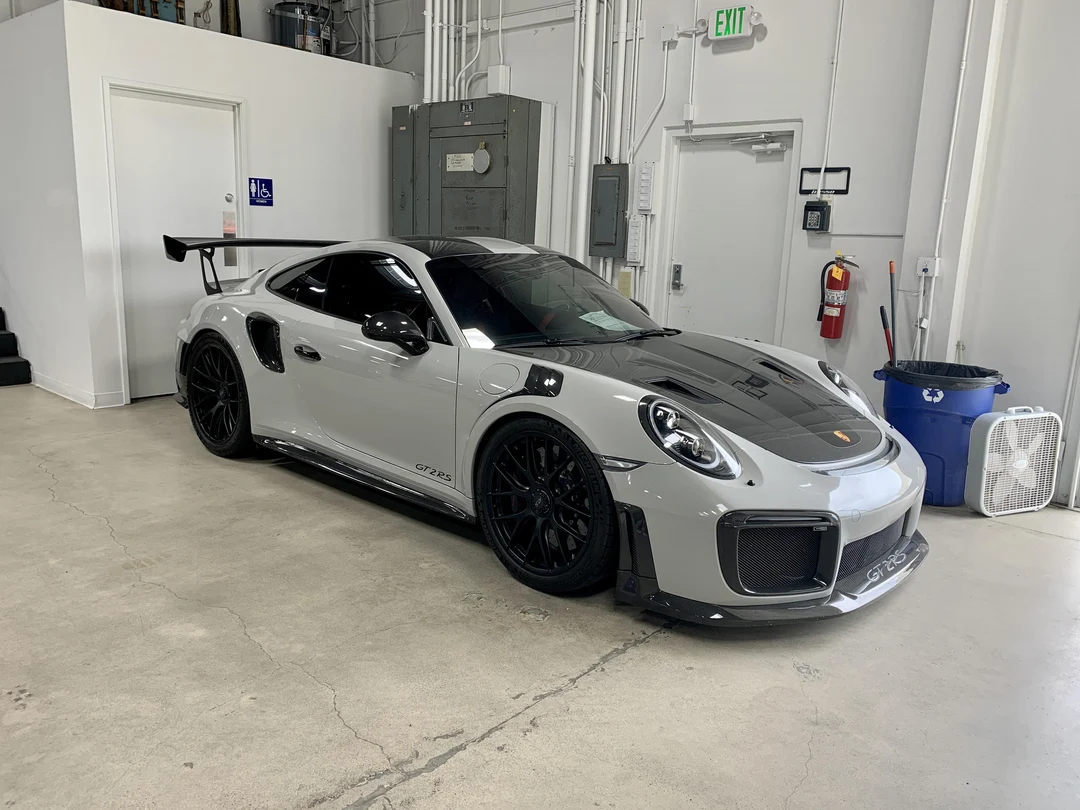 GT2RS [4032x3024] | Scrolller