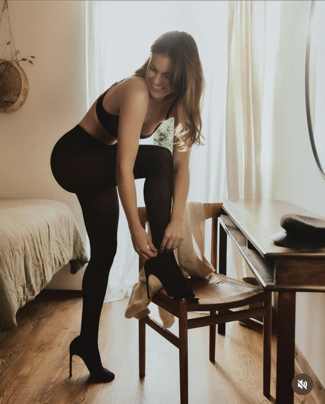 Serinda Swan | Scrolller